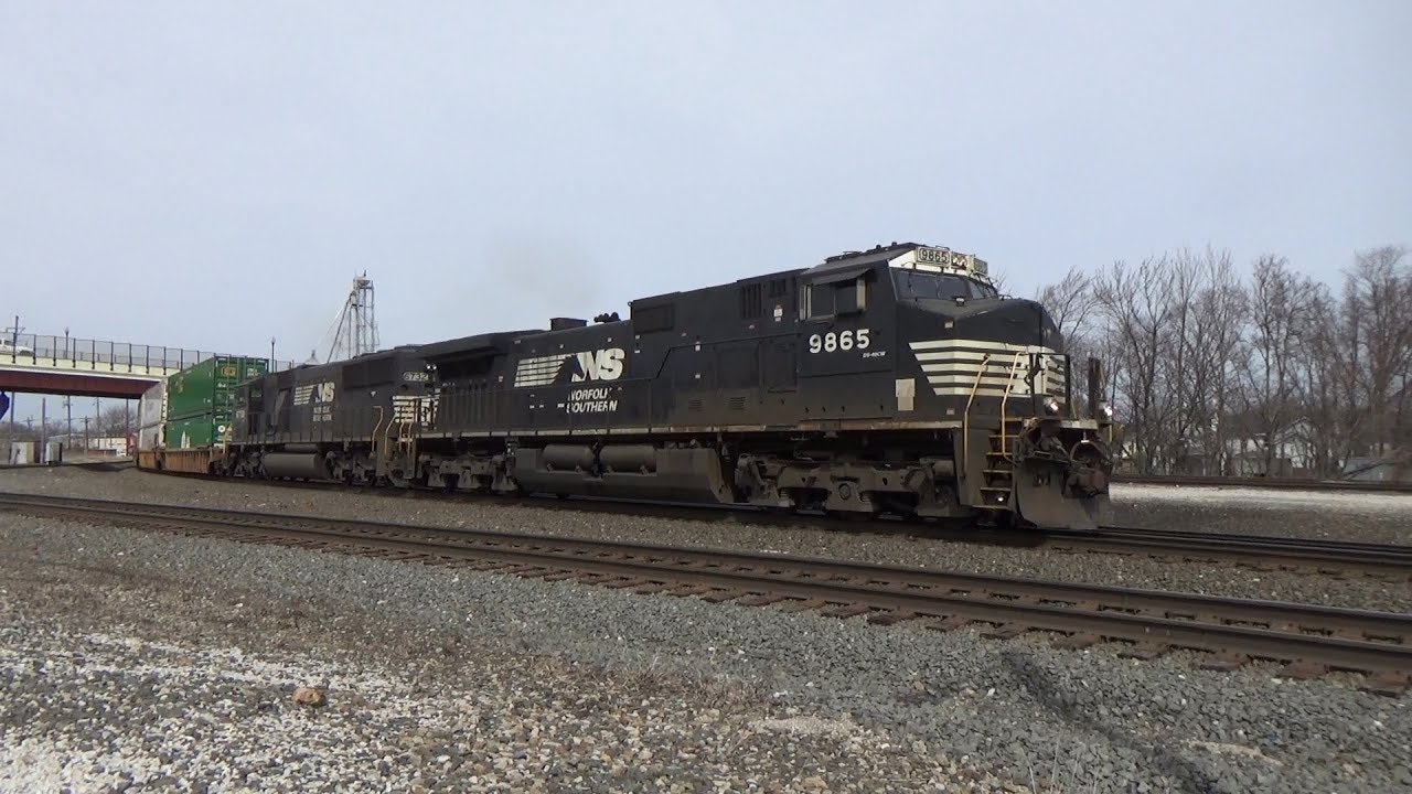 Eastbound NS 20A Led By a Dash 9-40CW In Alliance, OH In 60 Frames - YouTube