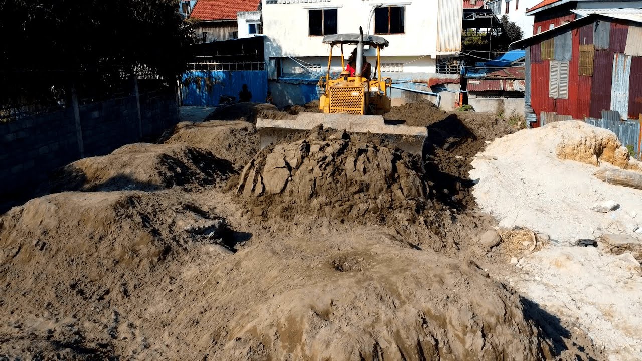 Job Operator Skills Bulldozer D31P Clearing Construction & Wastre And ...