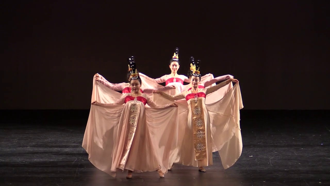 《丽人行 (古典舞)》华音—舞蹈艺术团 《Walk of Beauties》Hua-yin Dance Croup - YouTube