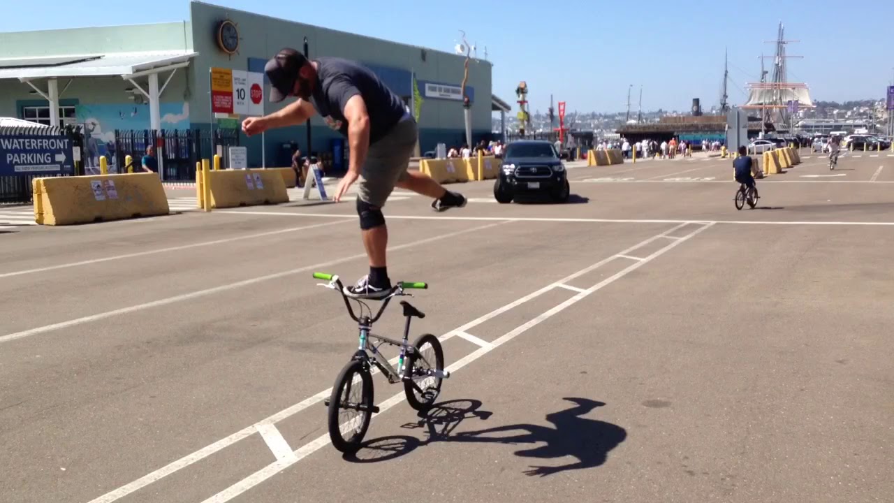BMX Freestyle - Brian Carr does Scurfer for Jeff Cotter ! - YouTube