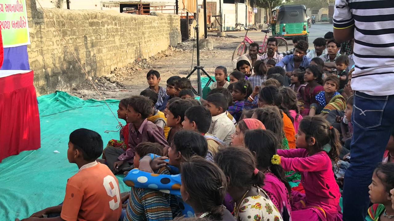Puppet show in slum area to stop Open Defecation in Rajkot. - YouTube