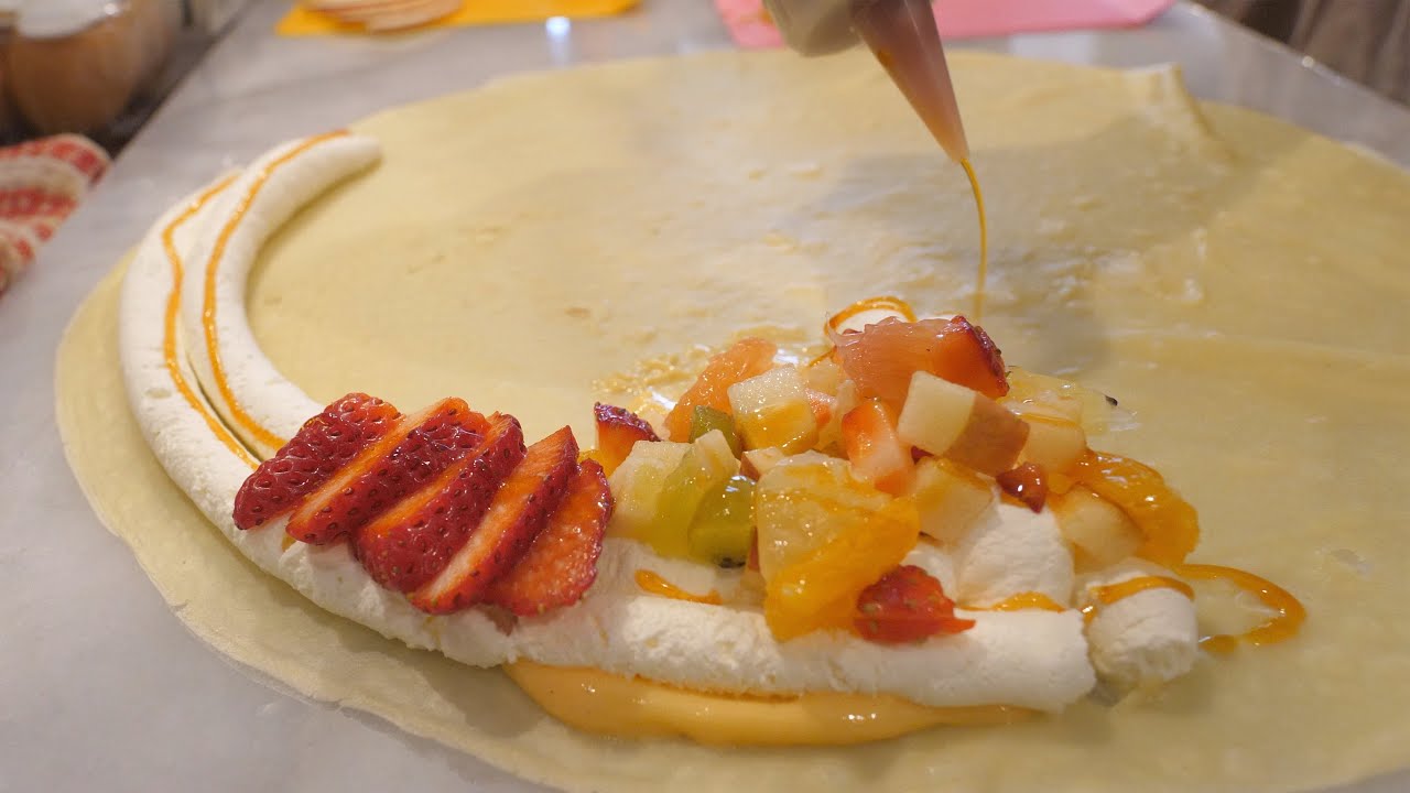 [インスタ映え]たっぷりの純正生クリームに季節のフルーツどっさりのクレープ職人プリン ア ラ モード BLTチーズ ひよこcrepe ...