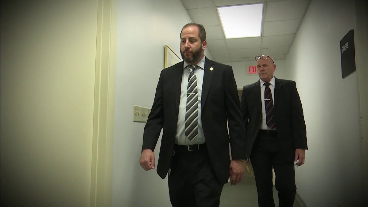 Meet the 2 detectives in Miami-Dade's cold case unit - YouTube