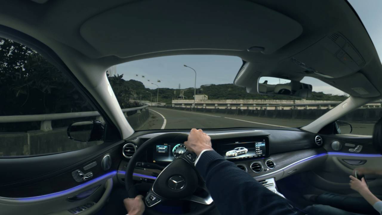 Funique VR - Mercedes-Benz ESCAPE 極智逃生 VR版 - YouTube