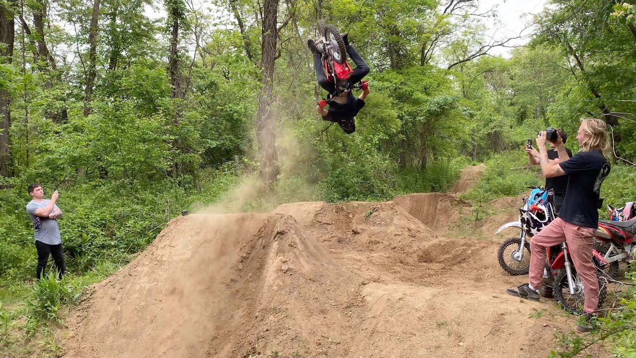 PITBIKE WOODS JUMPS *BACKFLIP FAILS* - YouTube