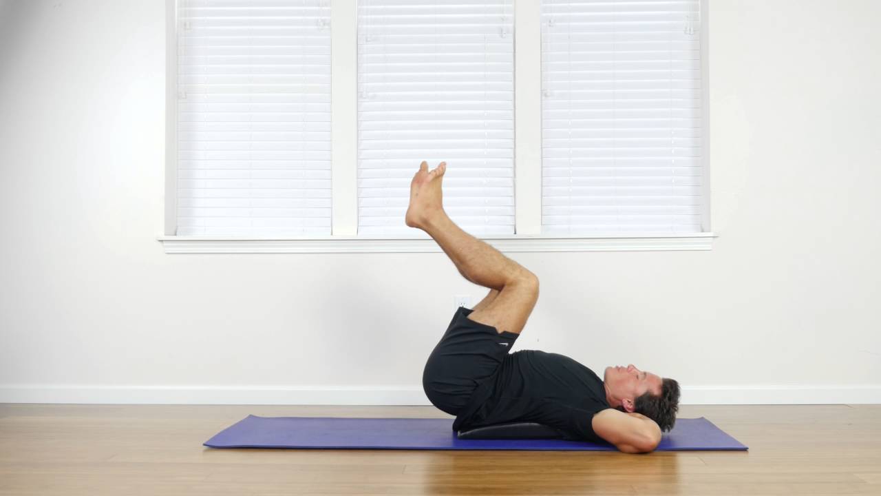 The Double Crunch Movement on a 321 STRONG Abdominal Mat - YouTube