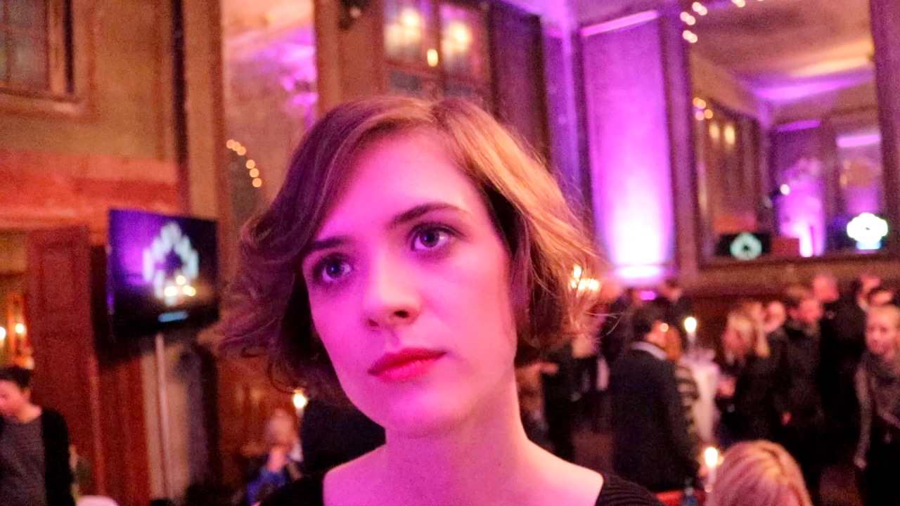 "Babylon Berlin"-Star Liv Lisa Fries im Interview - YouTube