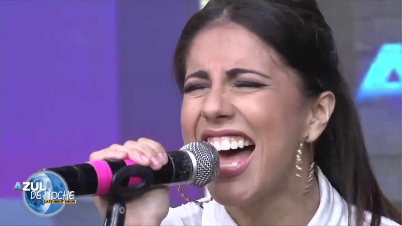 Fabiola Roudha en Azul De Noche - YouTube