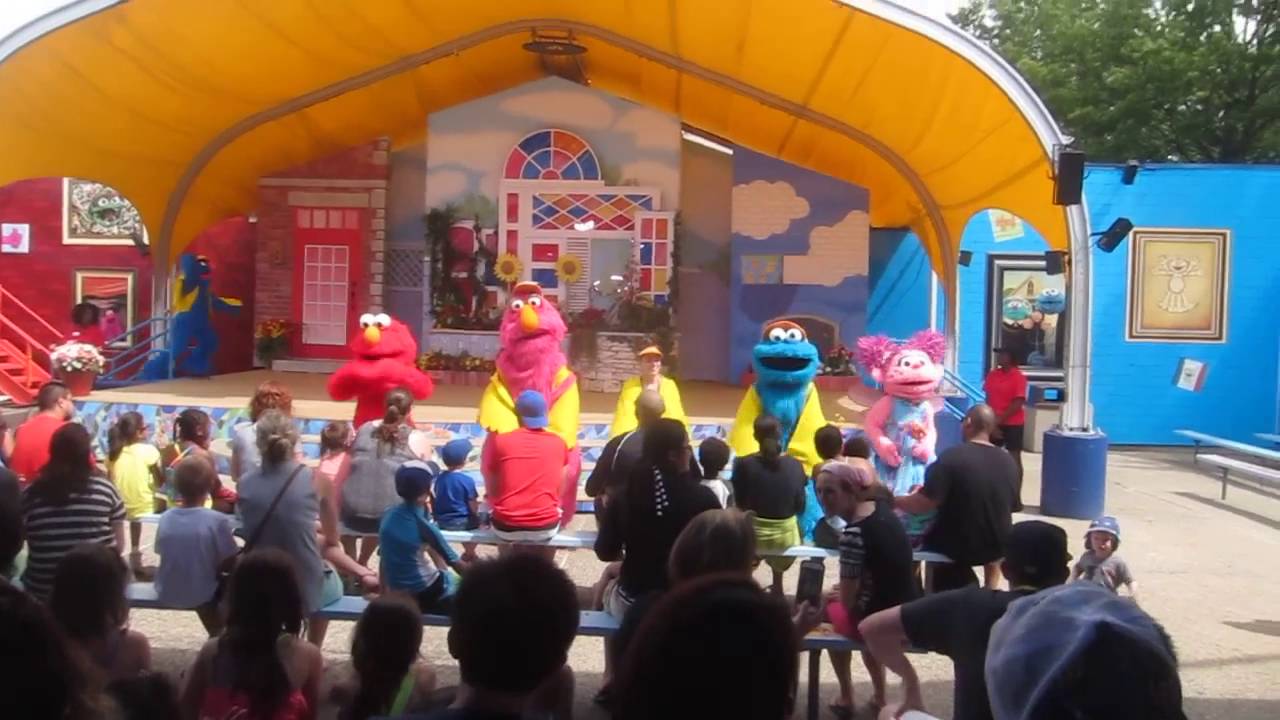 Sesame Place Magic of Art Elmo's Ducks 29569655106 v - YouTube