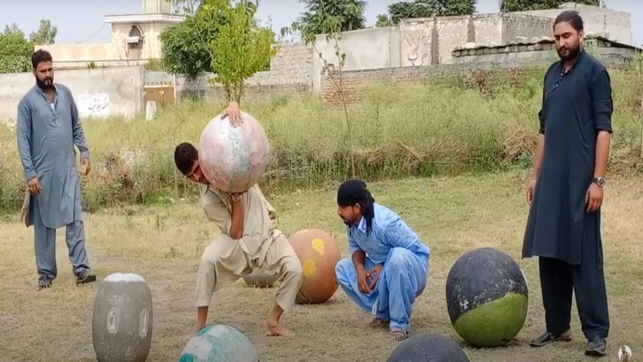 Heavy Stone Lifting Power Show at Tarbela Ghazi || Pakistani No 1 ...