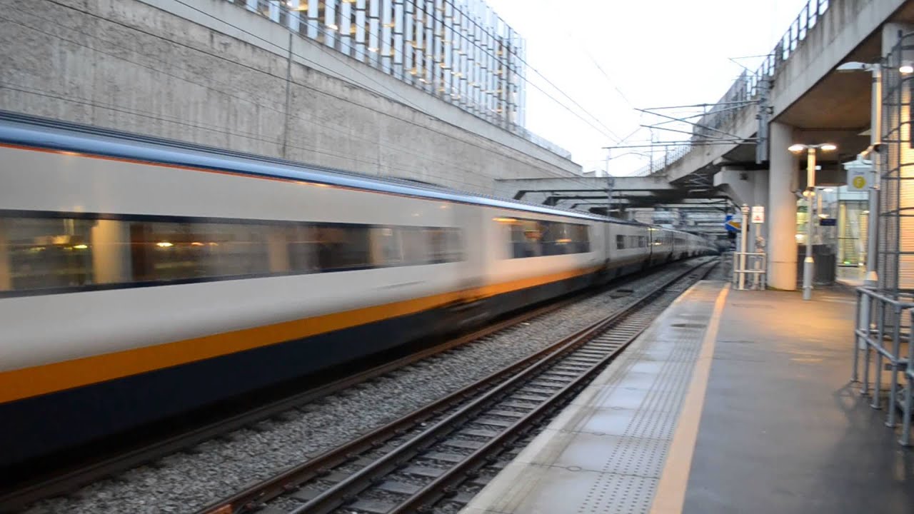 Eurostar Class 373 passing Stratford International - YouTube