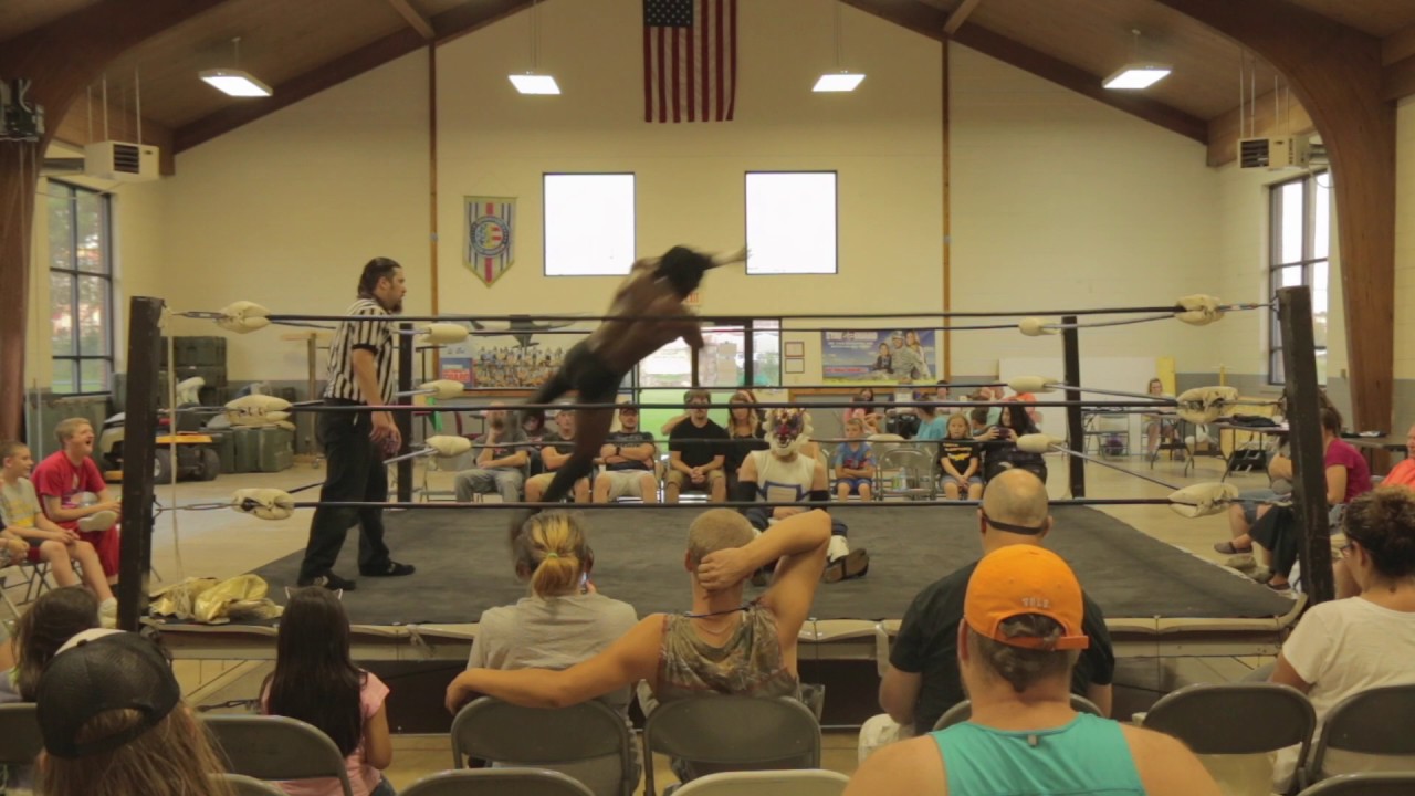 Brian Valor vs. Tiger Kid - YouTube