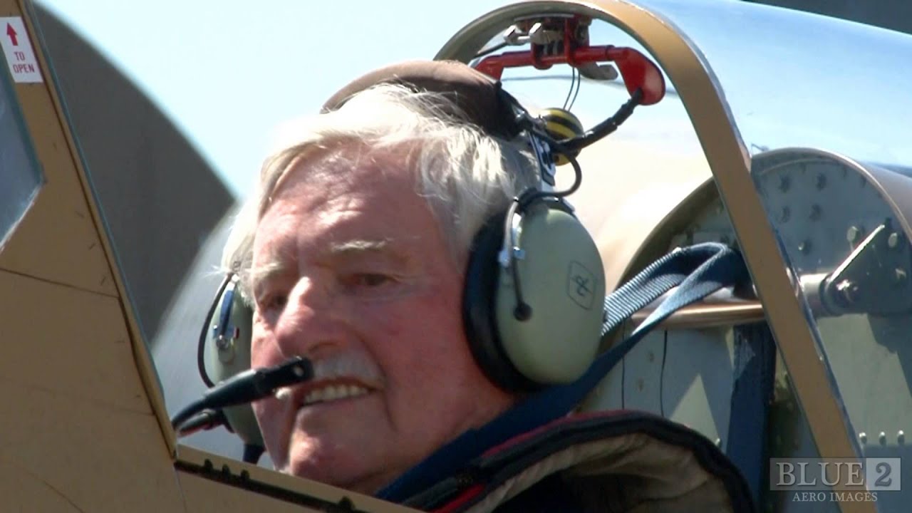 Spitfire pilots fly again. - YouTube