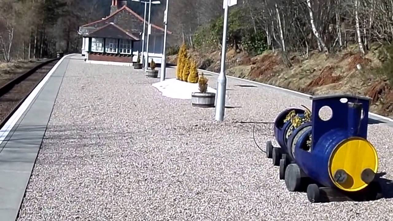 Upper Tyndrum Railway Station - Fort William and Mallaig Line - YouTube