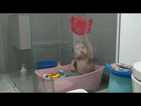 Bath time fun 28.12.18