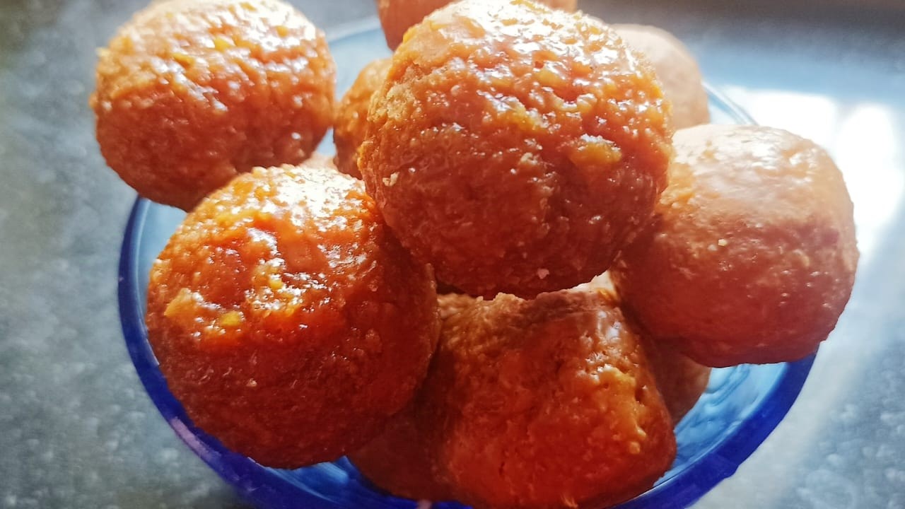 Narkel naru recipe in Bengali | Coconut Laddu recipe - YouTube