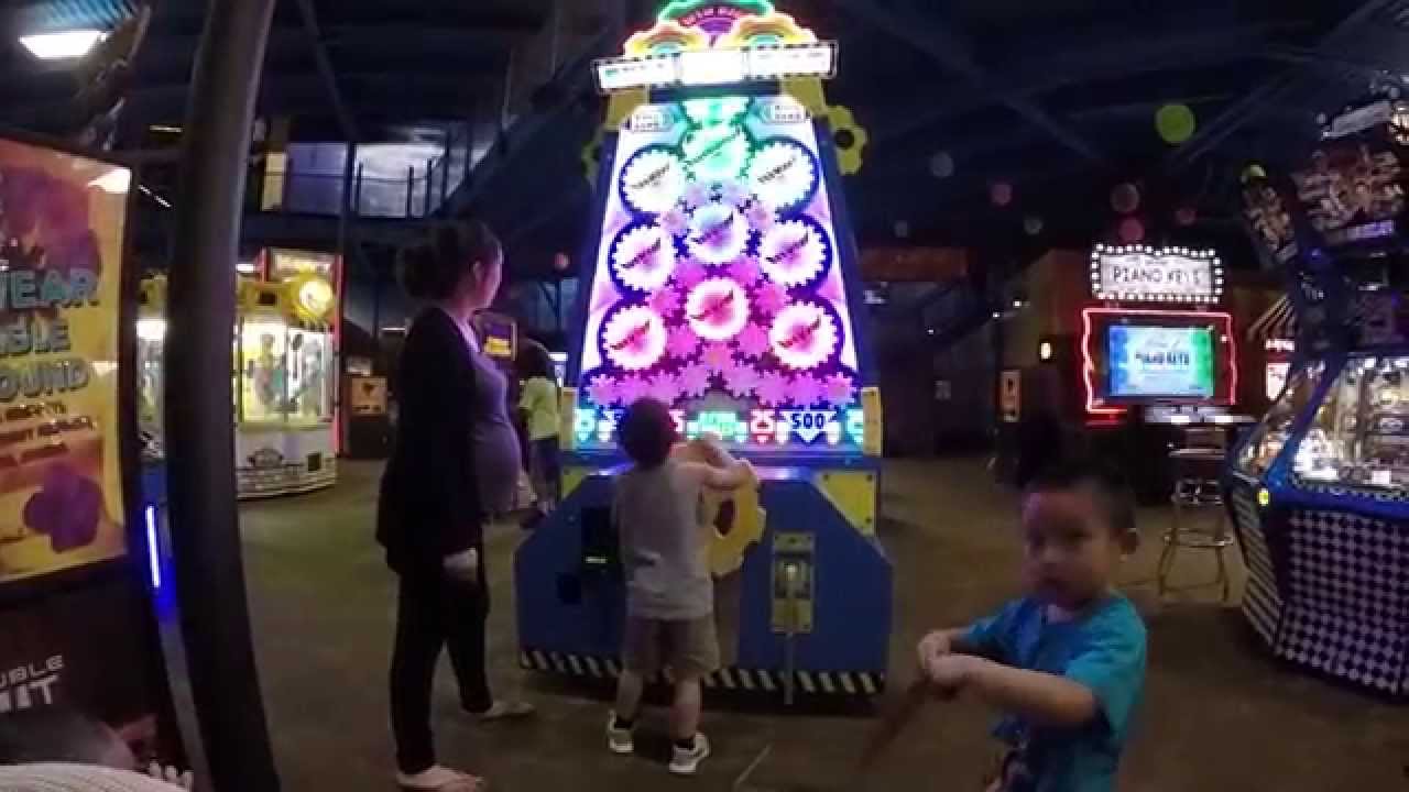 Winning the jackpot on Full Tilt Arcade Game - YouTube