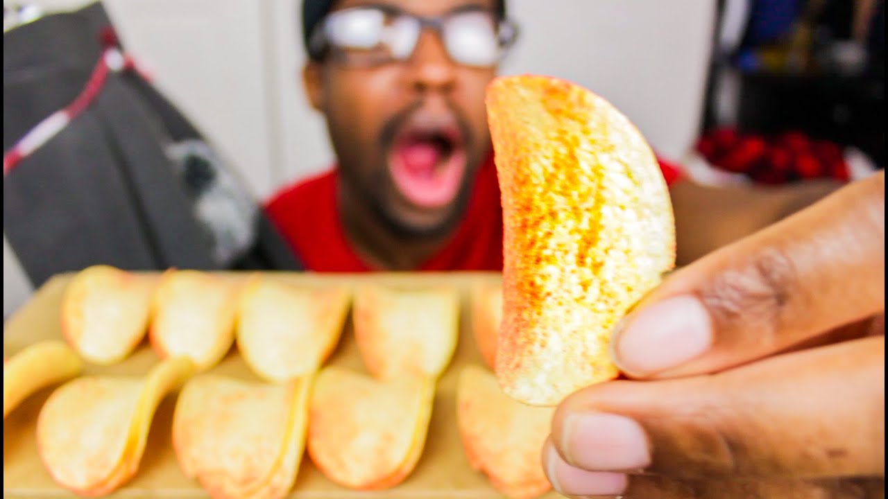 ASMR EATING PRINGLES SCORCHIN CHEDDAR HOT CRUNCHY | CHIPS ASMR TY ...