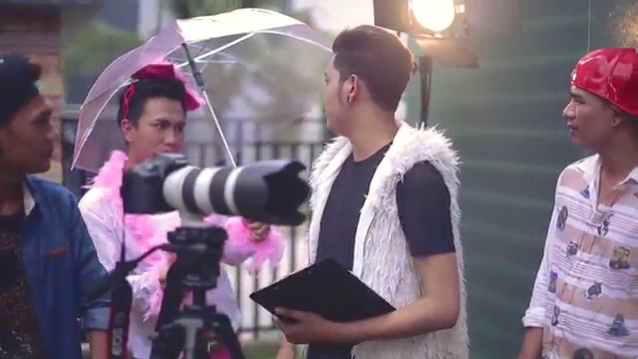 មនុស្សពីរនាក់ធ្វើឲ្យខ្ញុំមានថ្ងៃនេះ- Official MV- ច្រៀងដោយ MARADO ...