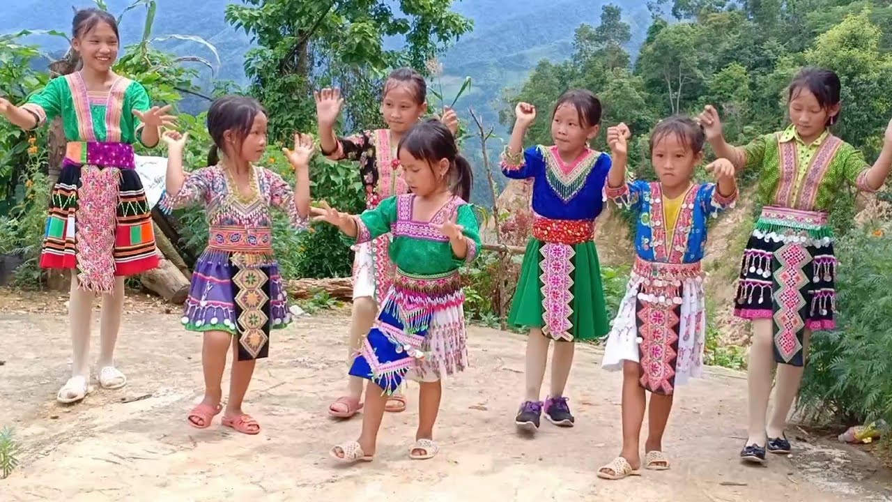 Me Ntxhais nkauj hmong ua yeeb yam seev cev tau zoo tiag tiag/1/8/2020 ...