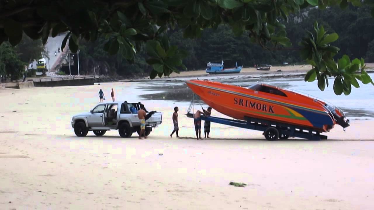 Retrieving - Bringing a speed boat on the trailer in a stormy weather ...