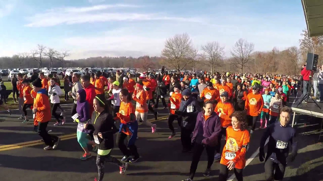 2015 5 Mile Turkey Trot Race Start - YouTube