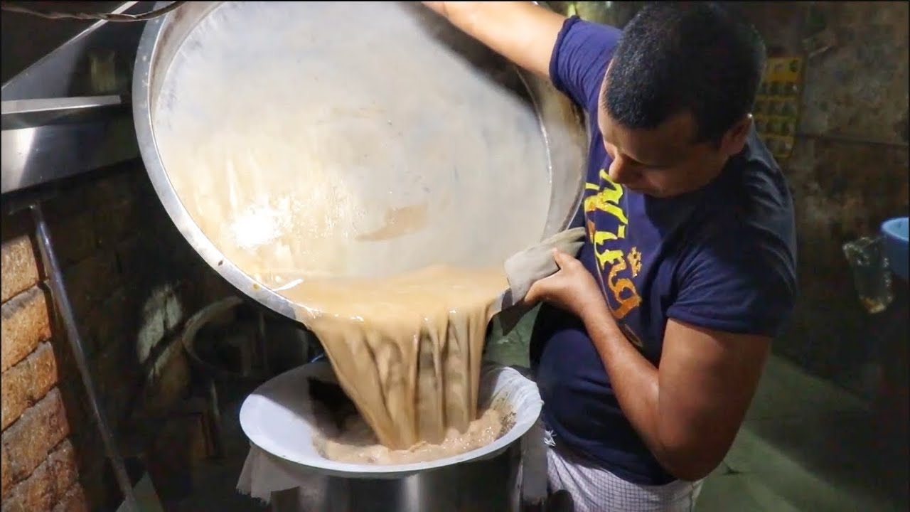 King Of Irani Chai ! Huge tea making 1000 cups in 1 hour | 60 Years old ...