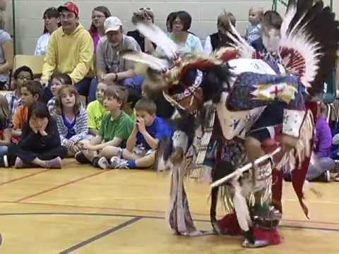 Lethbridge School District's Mini Pow Wows - YouTube