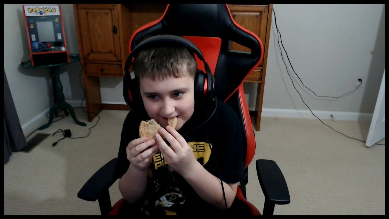 fricko eats a cookie and drinks water - YouTube
