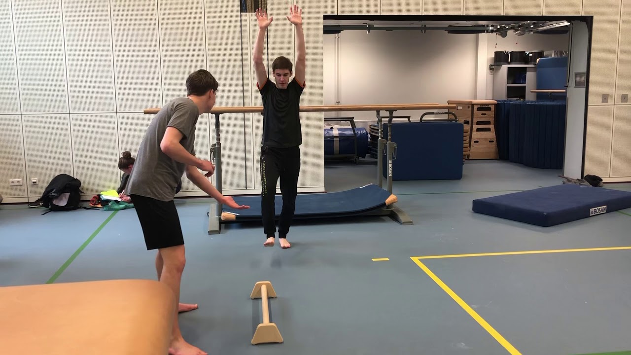 Turnen radslag tussen voor - YouTube