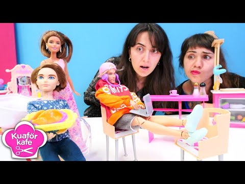 Barbie oyunları. Kuaför kafede  gitmeyen bir müşteri var. Sevcan ve Ümit ile komik video!
