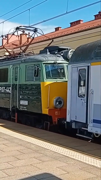 Rozruch EP07-442 z IC Mehoffer relacji Zielona Góra Główna - Przemyśl Główny na stacji w ...