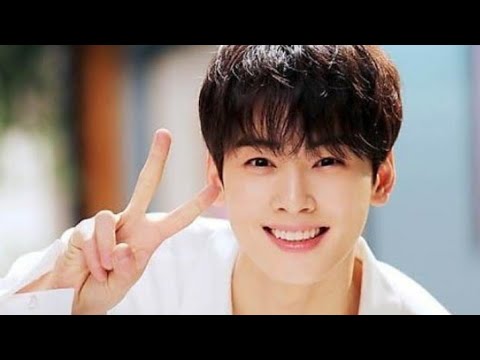 Cha Eun Woo Eye smile will kill us || The cutest man - YouTube