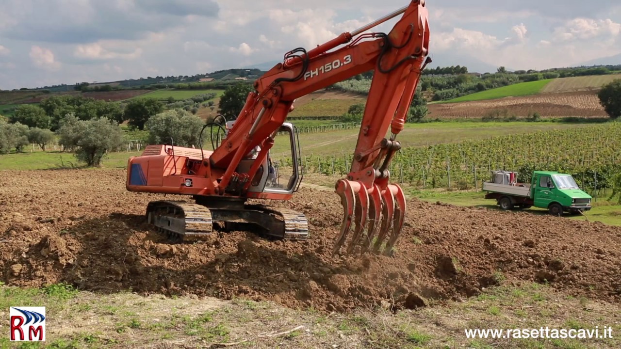 SCASSO CON ESCAVATORE, TRATTORE E MOVIMENTO TERRA - PROMO RASETTA SCAVI ...