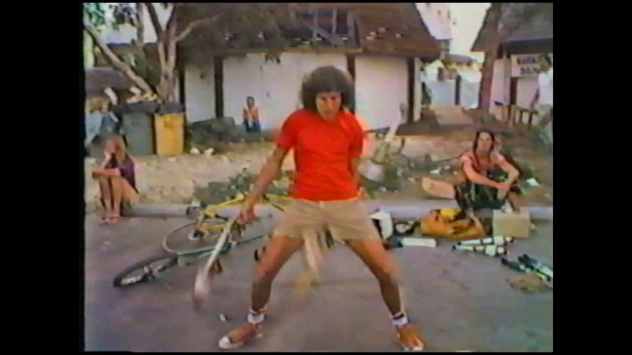 Matthew Bonnett juggler Key West 1985 - YouTube