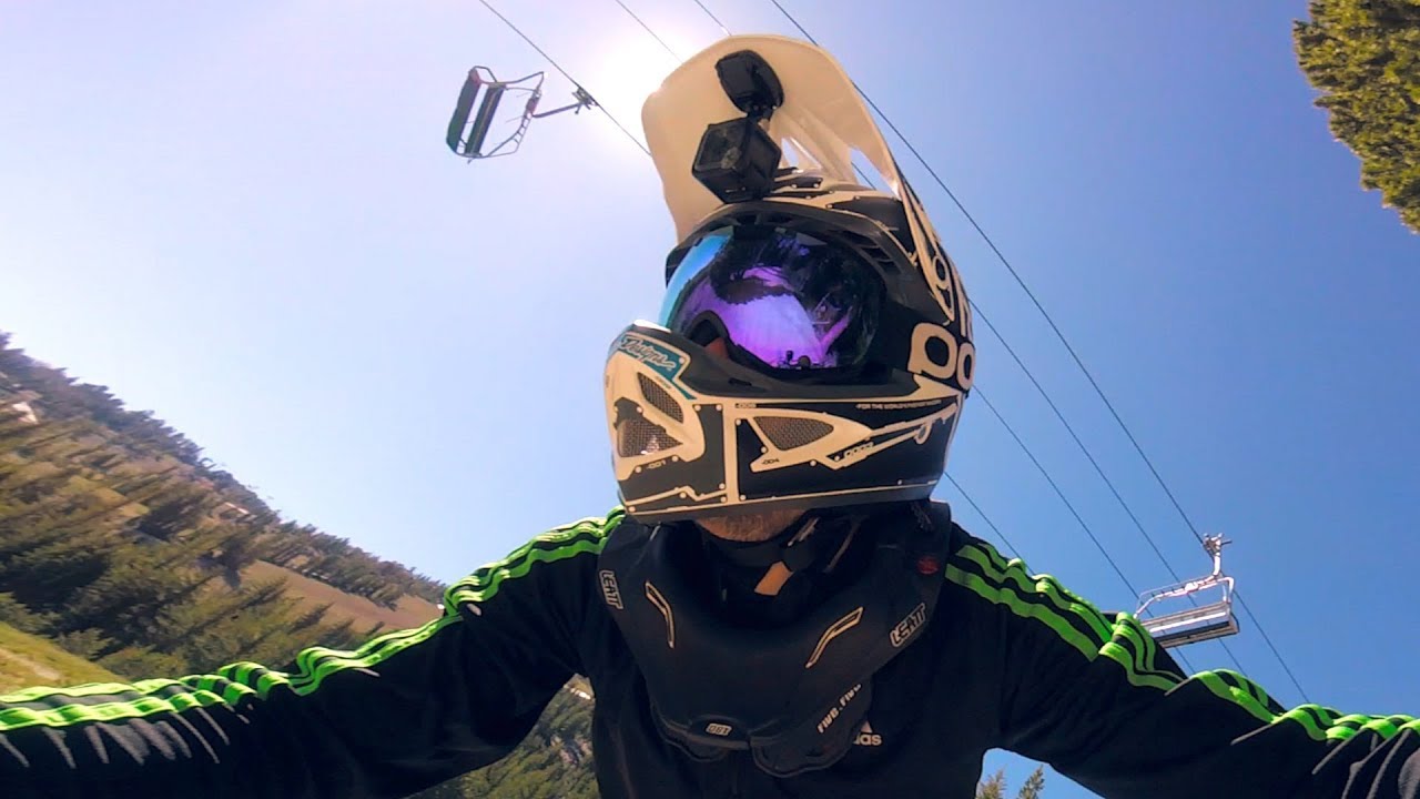 New discotech to practice your (dance) moves - YouTube