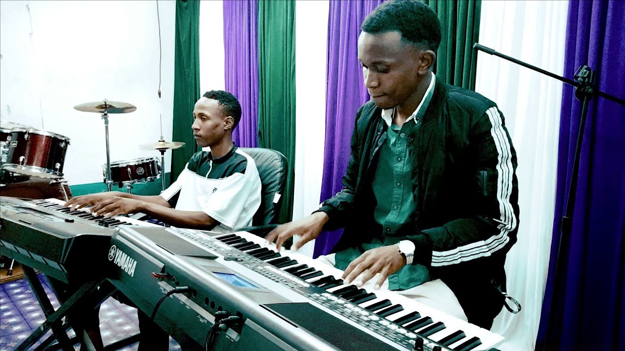 Piano seben with two keyboard - YouTube