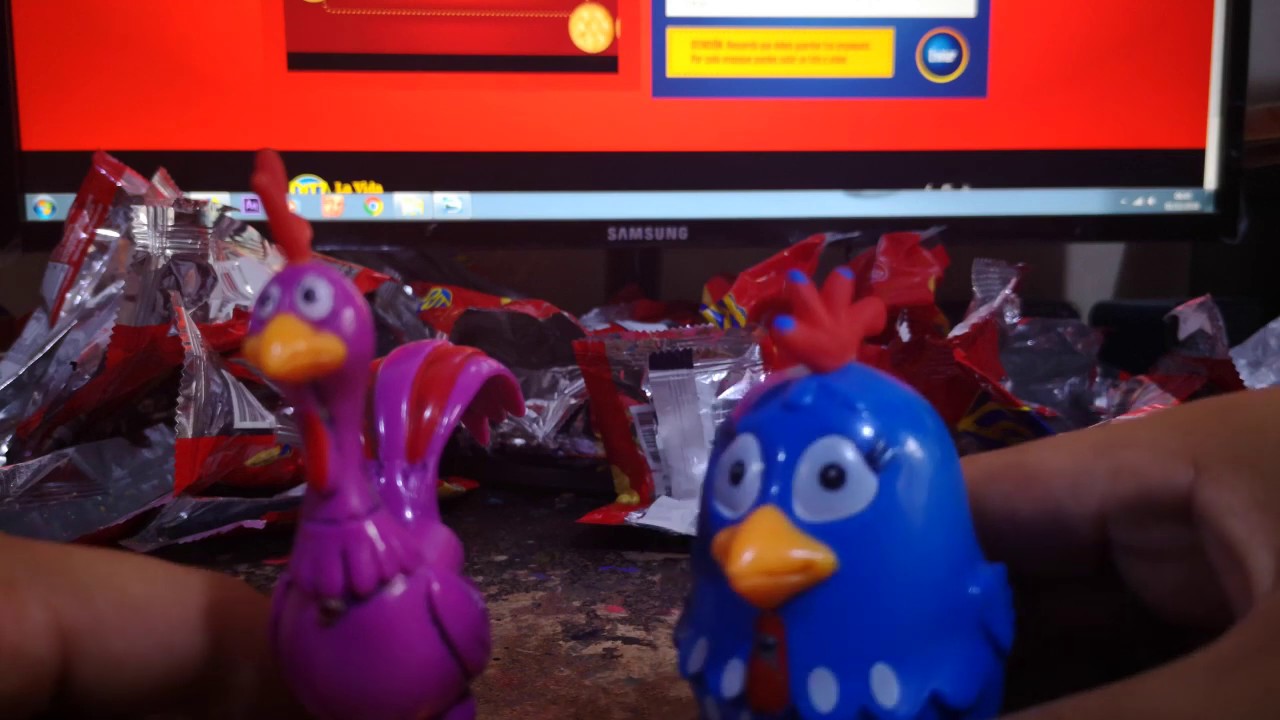 La Gallina Pintadita y el Gallo Coroco comen galletas RITZ - YouTube