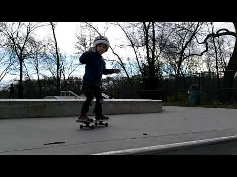 four year old skatboarder Leif trasser crazy kid skater - YouTube