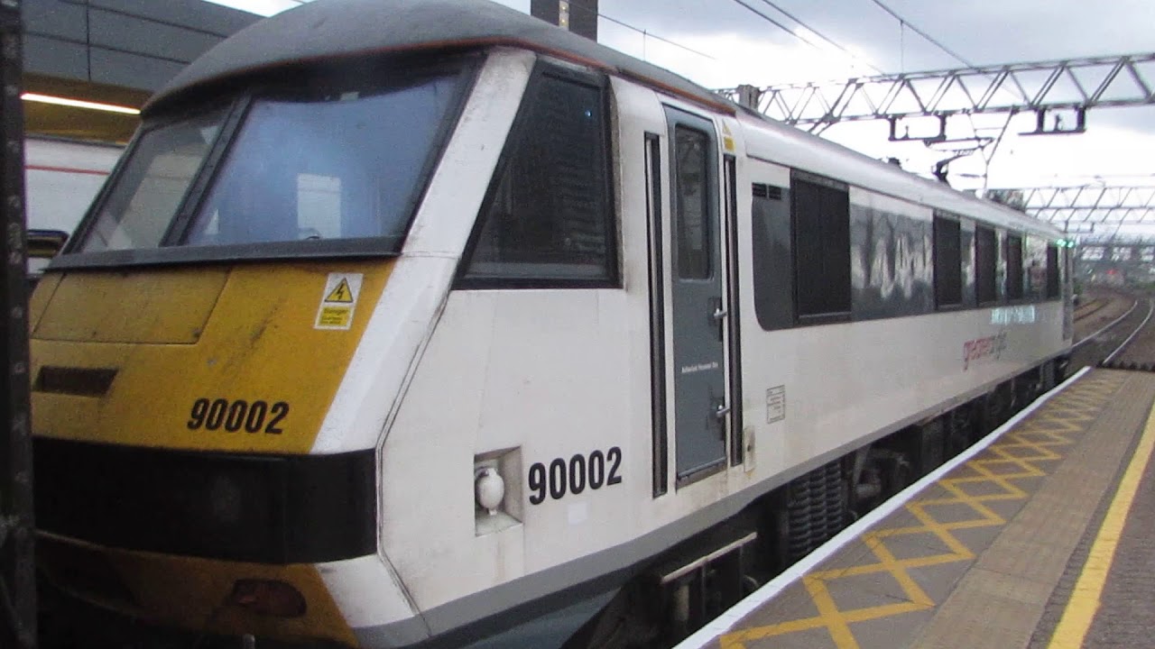 Greater Anglia Class 90002-82136 Coming into Stratford - YouTube