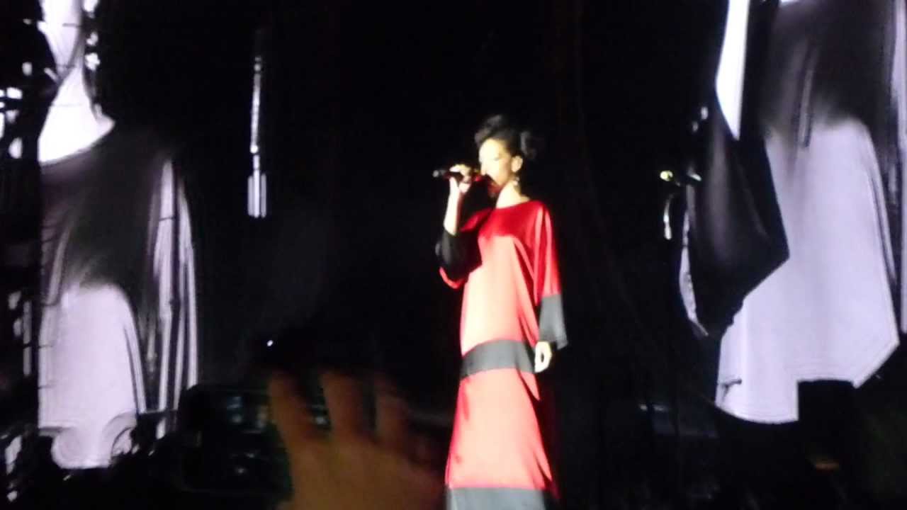 Coldplay (Feat. Rihanna) - Princess of China *2 - Live @ Stade de ...