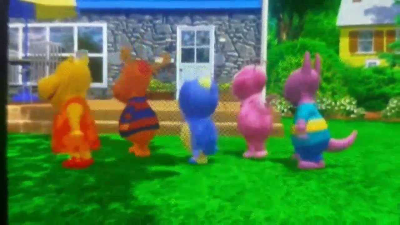 Zonzoli ltaliano house intro Season 3 - YouTube