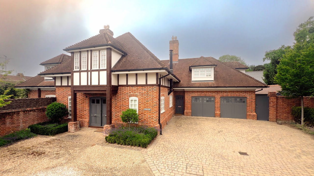 Thoroughfare, Woodbridge, Suffolk, IP12 1AS - YouTube