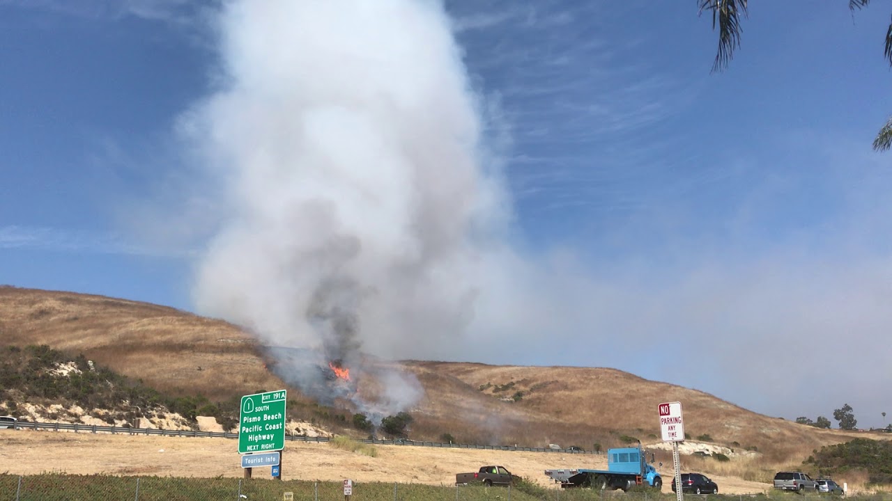 Fire off northbound Highway 101 in Pismo Beach - YouTube