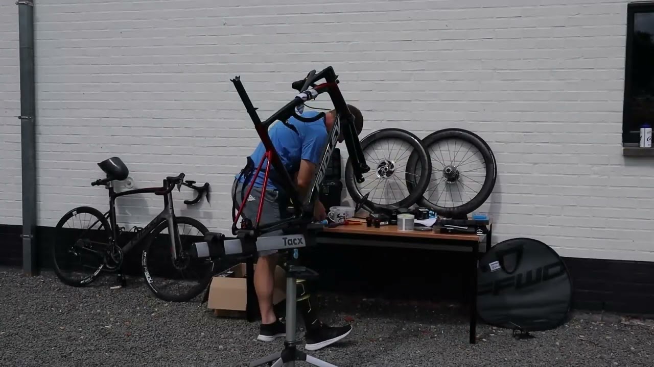 Ridley Noah Fast + Shimano groupset - Timelapse - YouTube