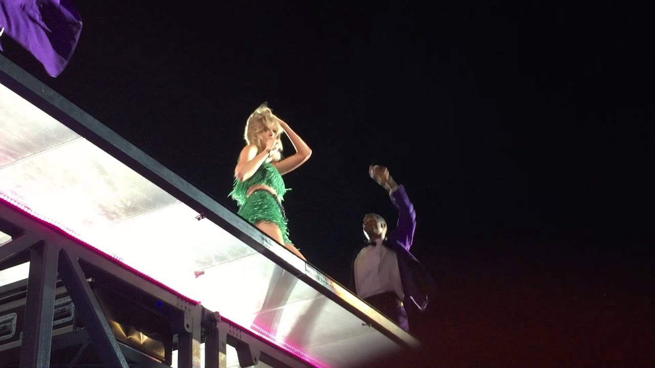 Taylor Swift Shake It Off Live 1989 NJ 7/11/15 - YouTube