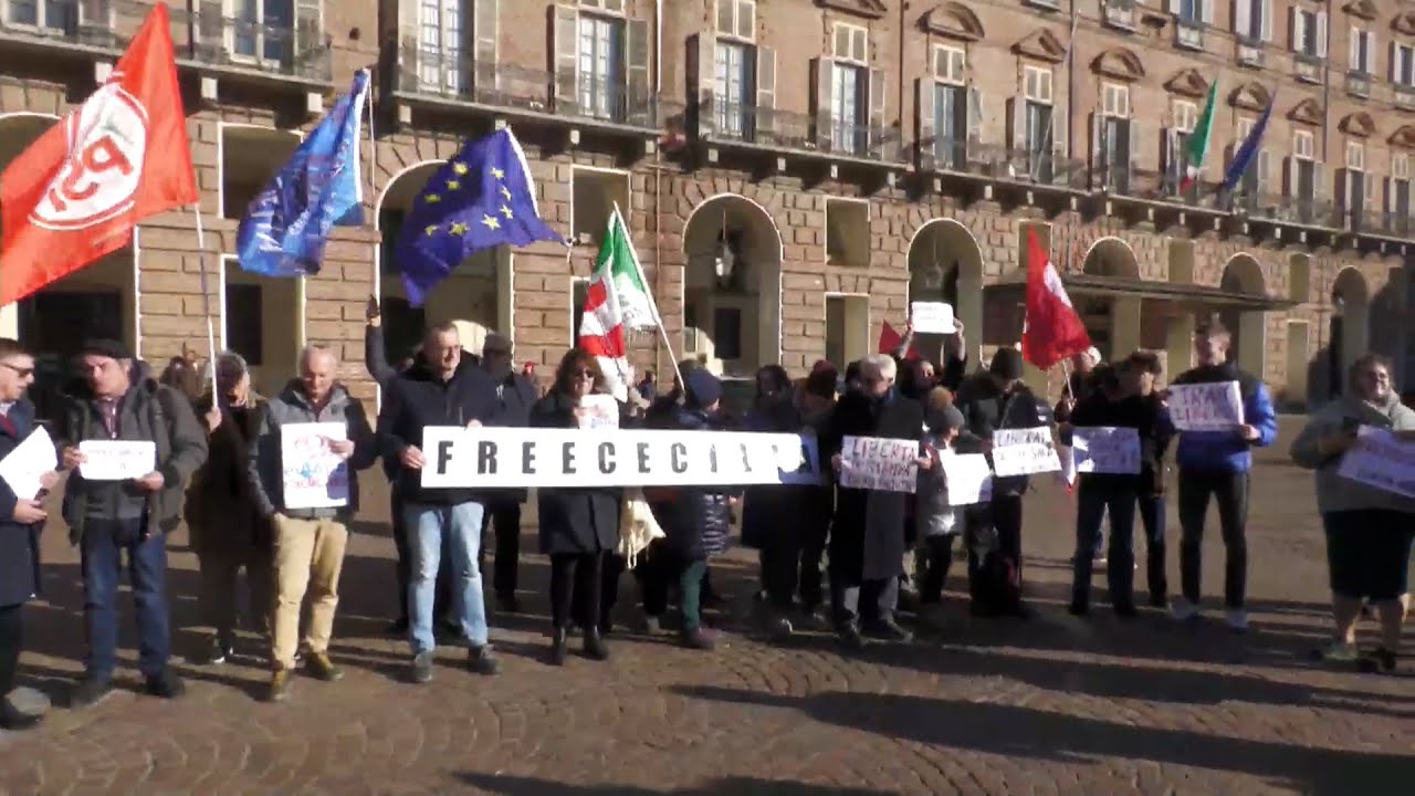 Torino, sit in davanti alla Prefettura: «Cecilia Sala libera subito ...