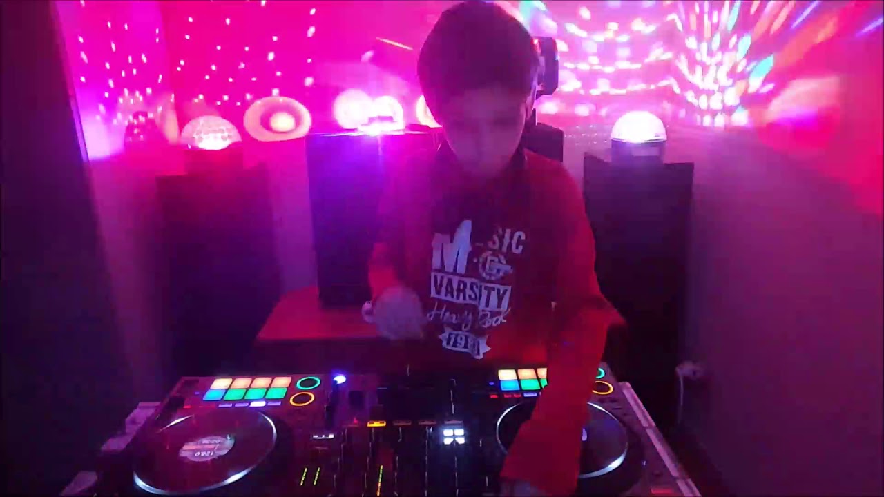 SIMONE DJ WHITEMOON EDM MIX - DDJ1000 - YouTube