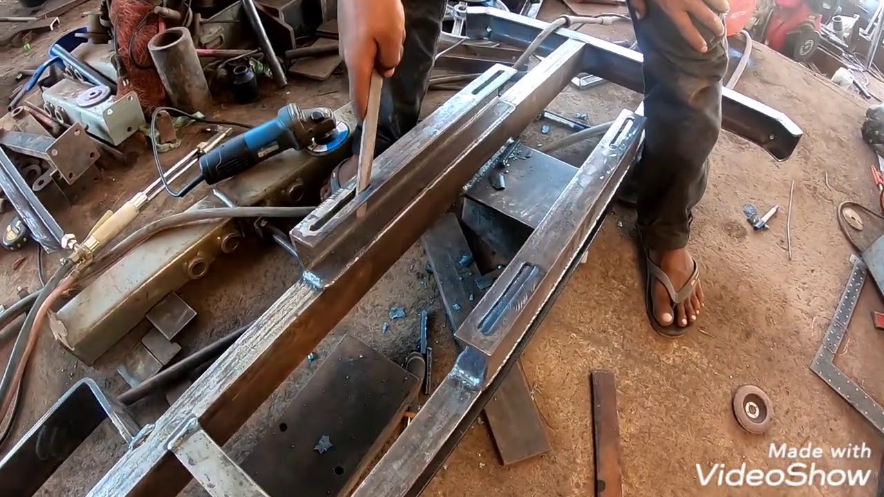 Teach trainees how to weld tractors - YouTube