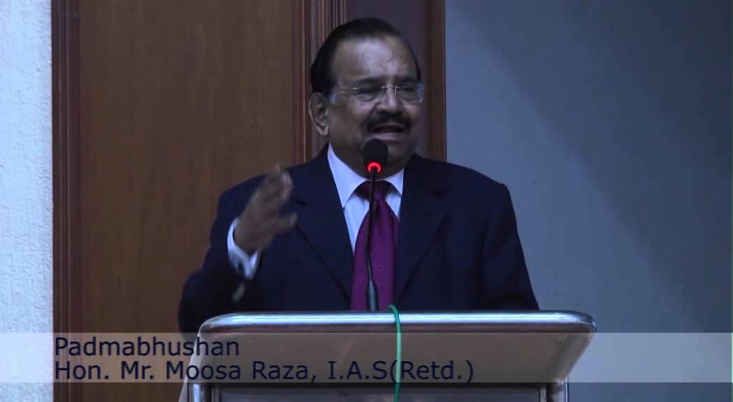 Padmabhushan Shri Moosa Raza speaking high about Azam Campus - YouTube